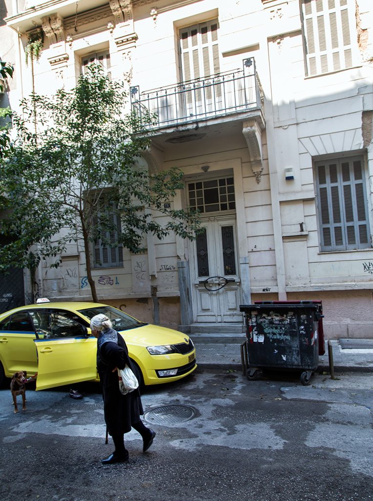 Maria Eichhorn, Building as unowned property (Stavropoulou 15) – blindbild