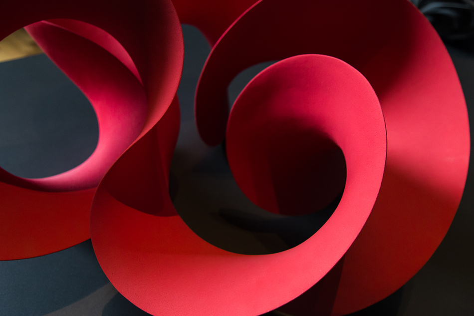 Merete Rasmussen, Red Twisted Form – blindbild